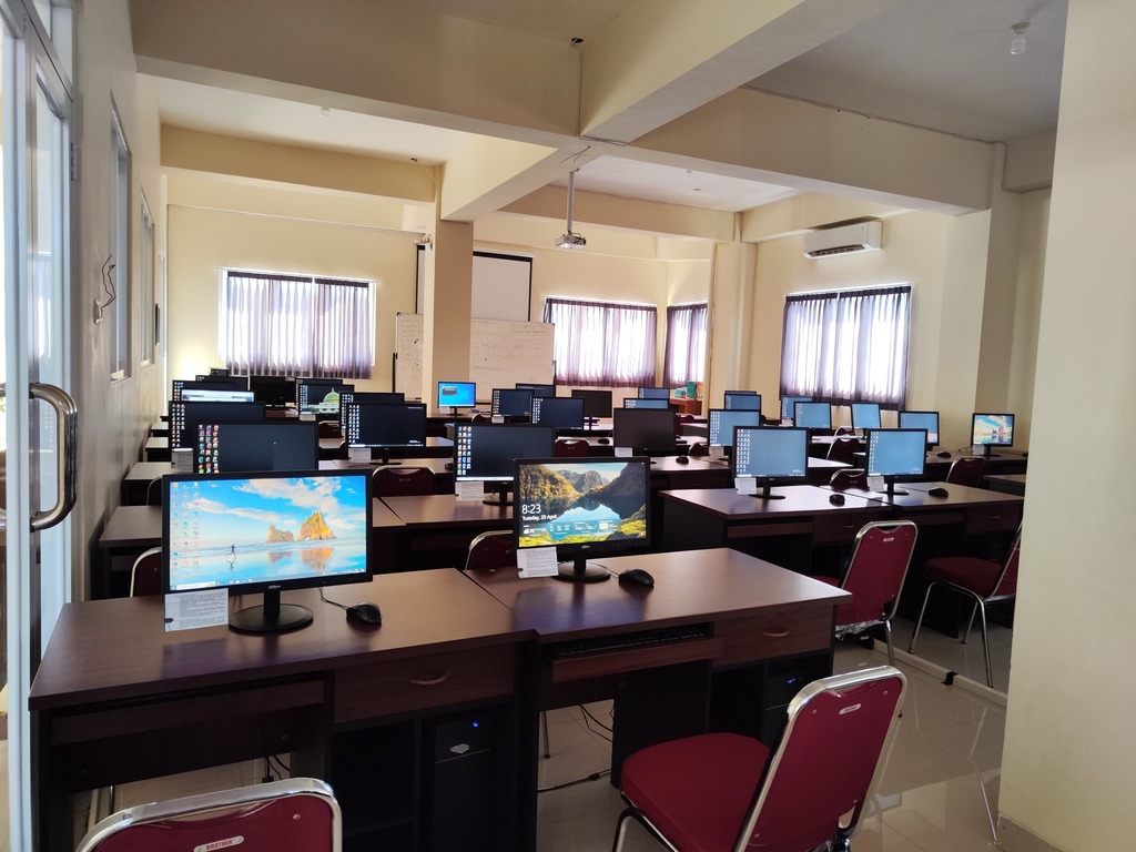 SMA Budi Utomo Solo — Laboratorium Komputer